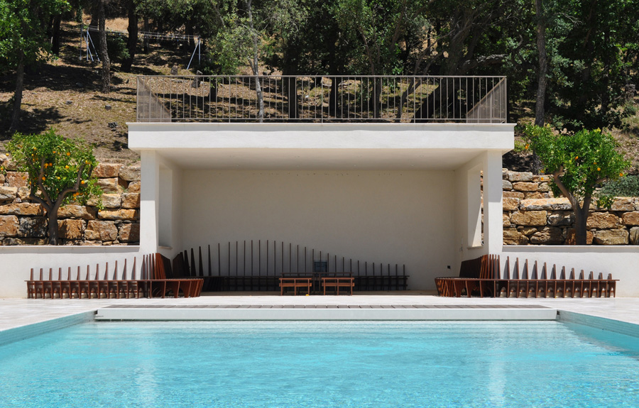 bancs pool house - Art Interview
